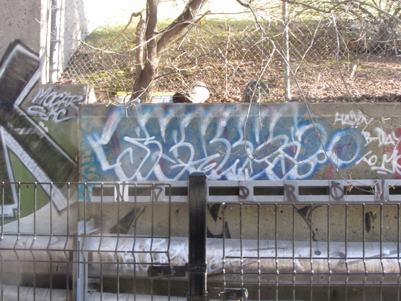 Abuse graffiti photos