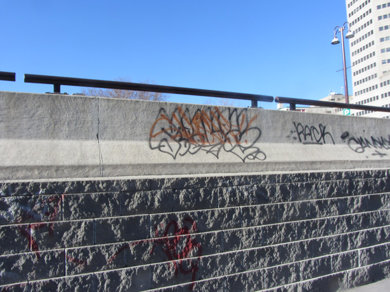 Abuse graffiti photos