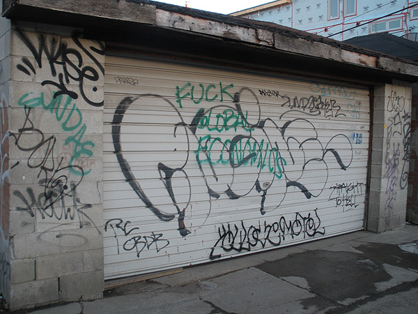 Engine graffiti photos